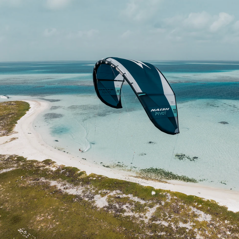2025 Naish Pivot Kite — Force Kiteboarding